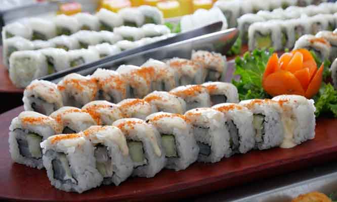 Barra libre de makis para 1 persona. Come todos los makis y rolls que ...