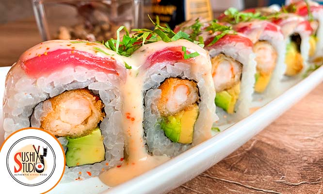 20 suculentos cortes de makis + Yakimeshi de pollo nikkei + bebida ...