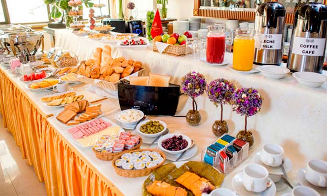 Buffet Internacional almuerzo o cena + grupo musical y más | Cuponidad